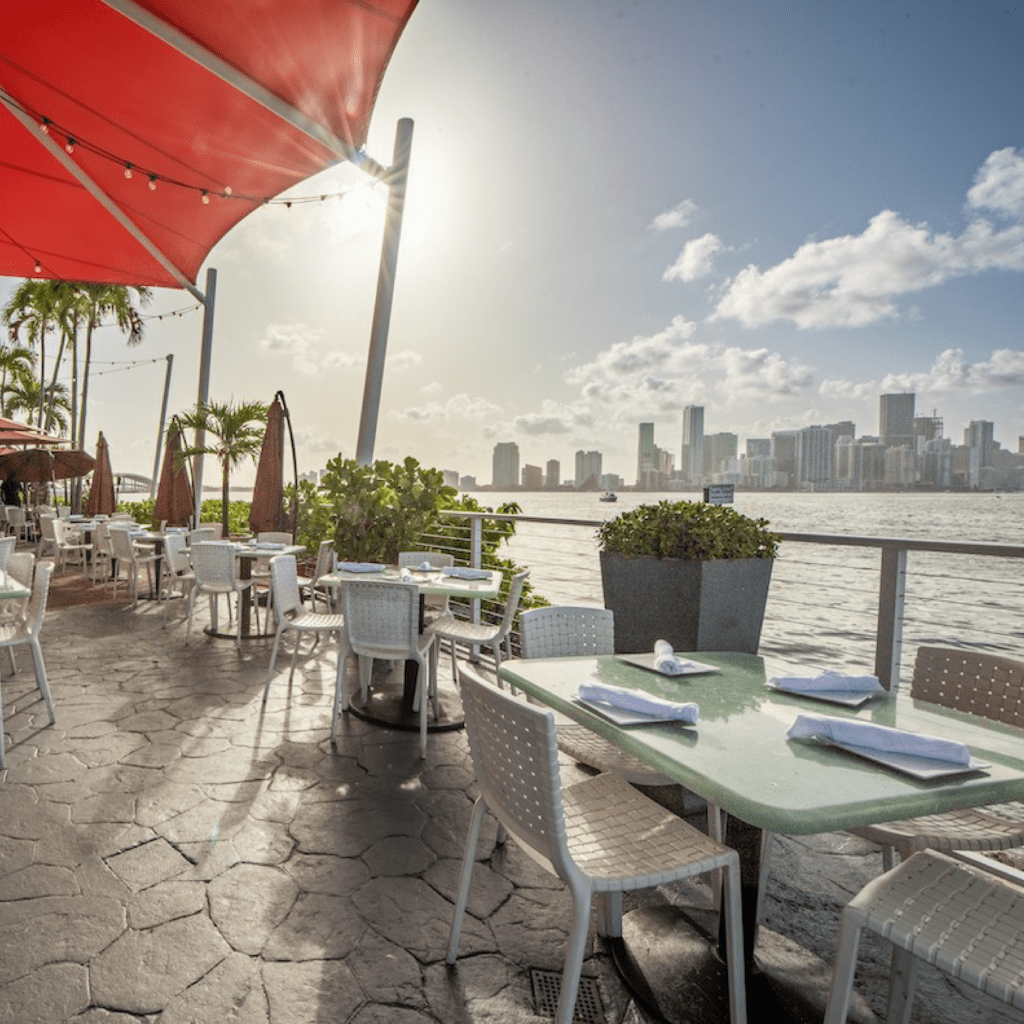 Rusty Pelican Miami 🌊 Iconic Waterfront Miami Seafood Restaurant With ...